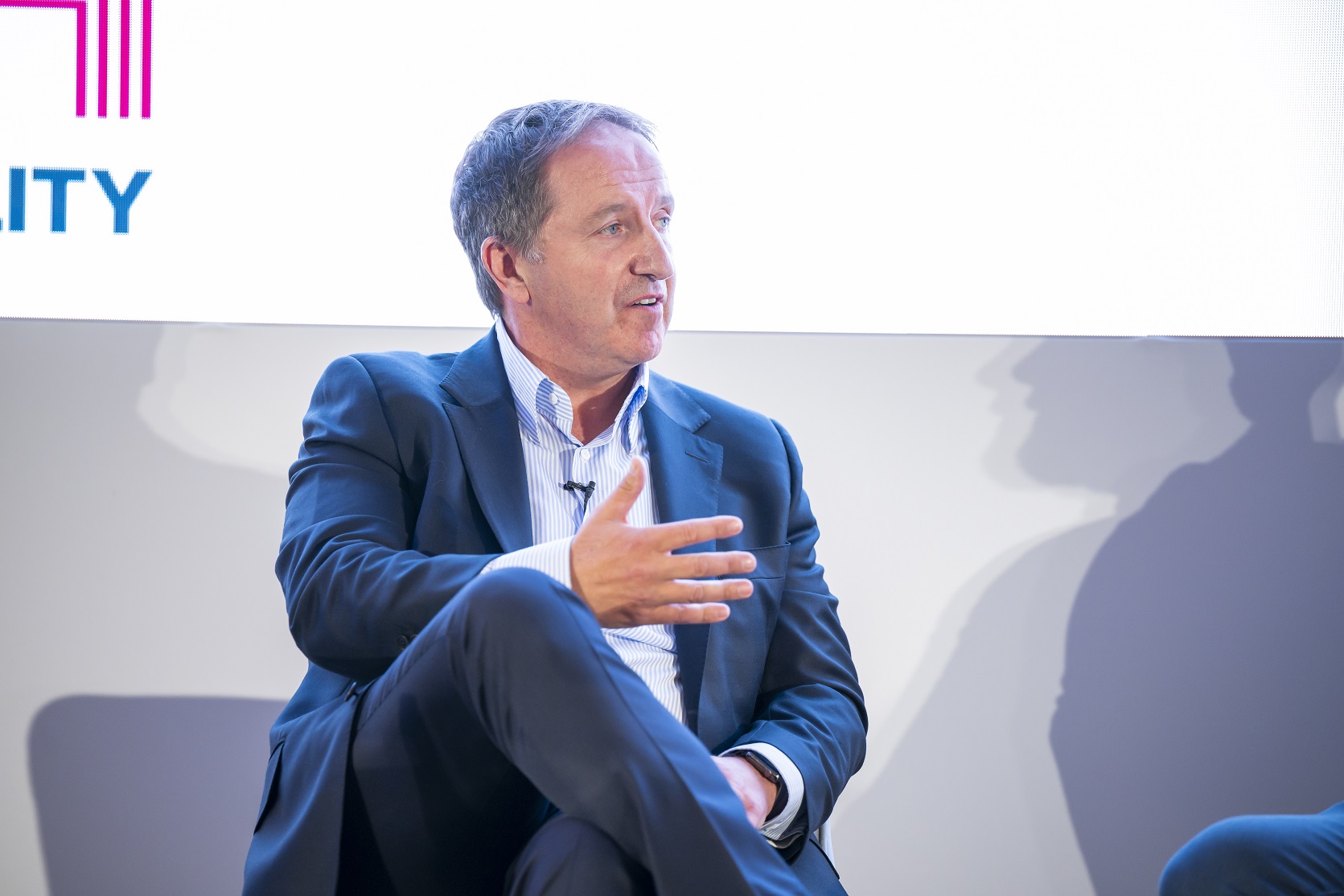 Government-backed hospitality employment scheme begins in Wales ...